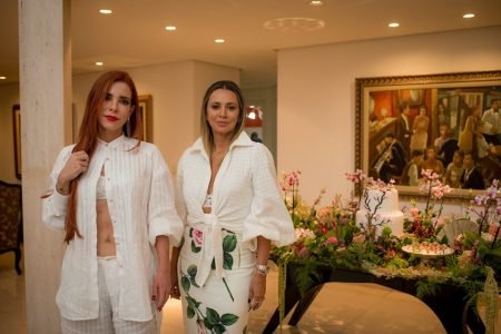 Carol Kalil comemora aniversário com amigos íntimos em jantar japonês ...