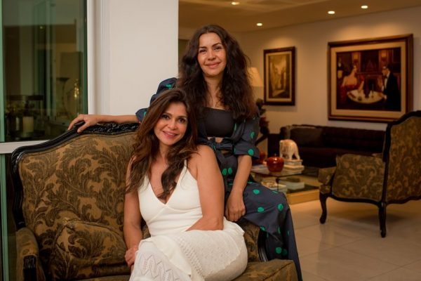 Carol Kalil comemora aniversário com amigos íntimos em jantar japonês ...