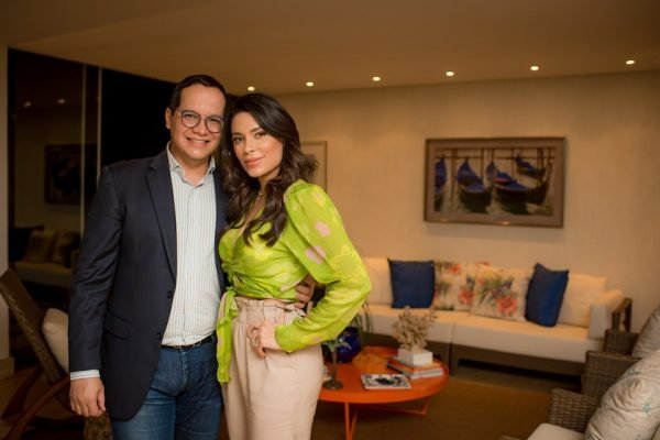 Carol Kalil comemora aniversário com amigos íntimos em jantar japonês ...