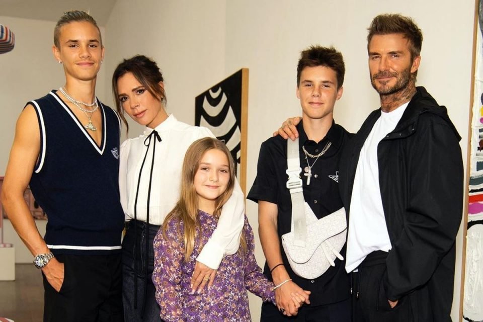 Conheça 10 segredos de Victoria e David Beckham para criar os quatro ...