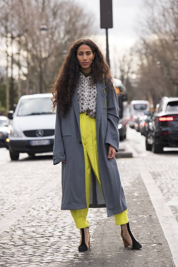 Inspire-se em looks de street style com as duas cores da Pantone para ...
