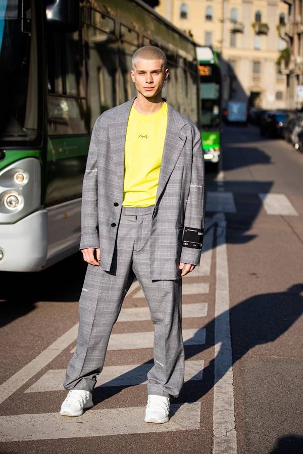 Inspire-se em looks de street style com as duas cores da Pantone para ...