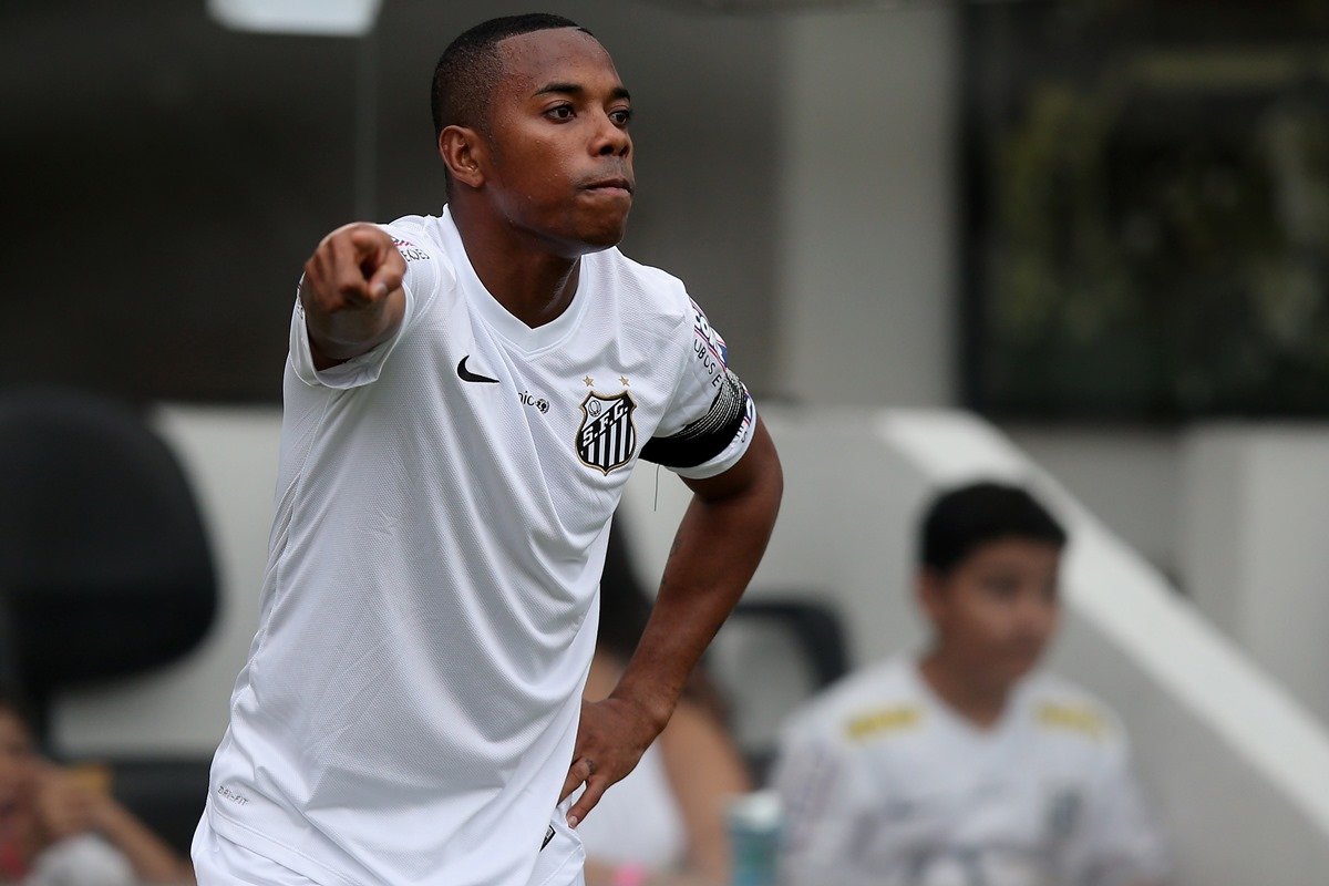 Robinho ficará menos de um ano na cadeia, dizem juristas | Metrópoles