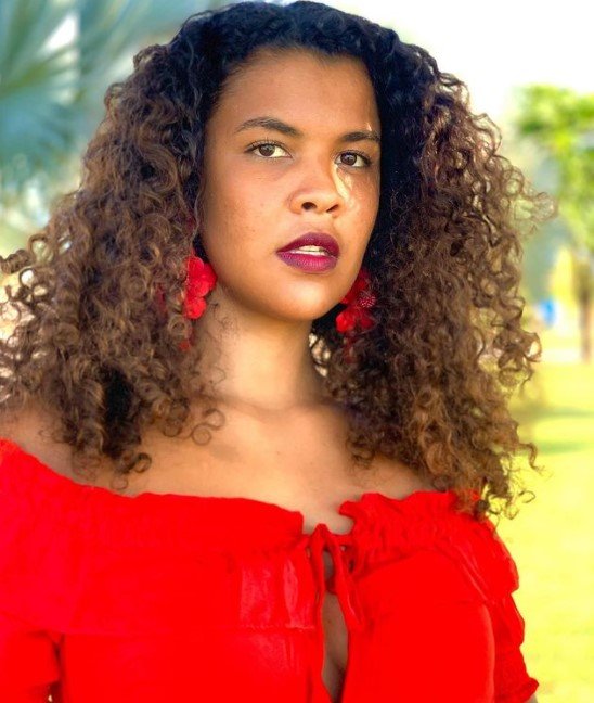 Vitória Rodrigues apresenta quadro De Repente Verão no Saia Justa, do ...