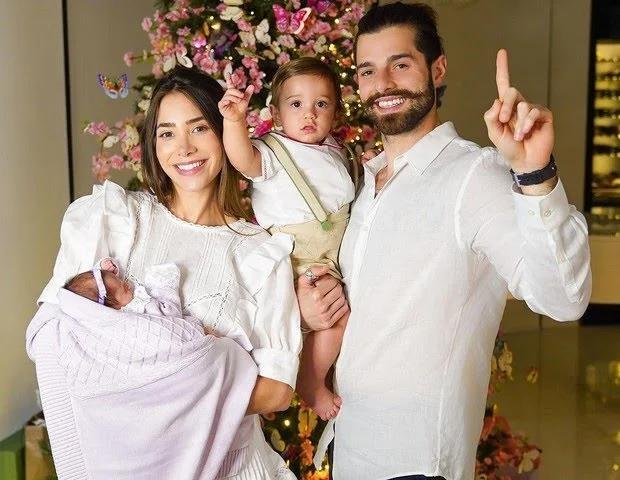 Filha de Alok e Romana Novais passa Natal em casa: “Melhor presente ...
