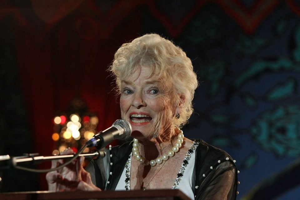 Mãe do bilionário Richard Branson, Eve Branson morre vítima de Covid-19 ...