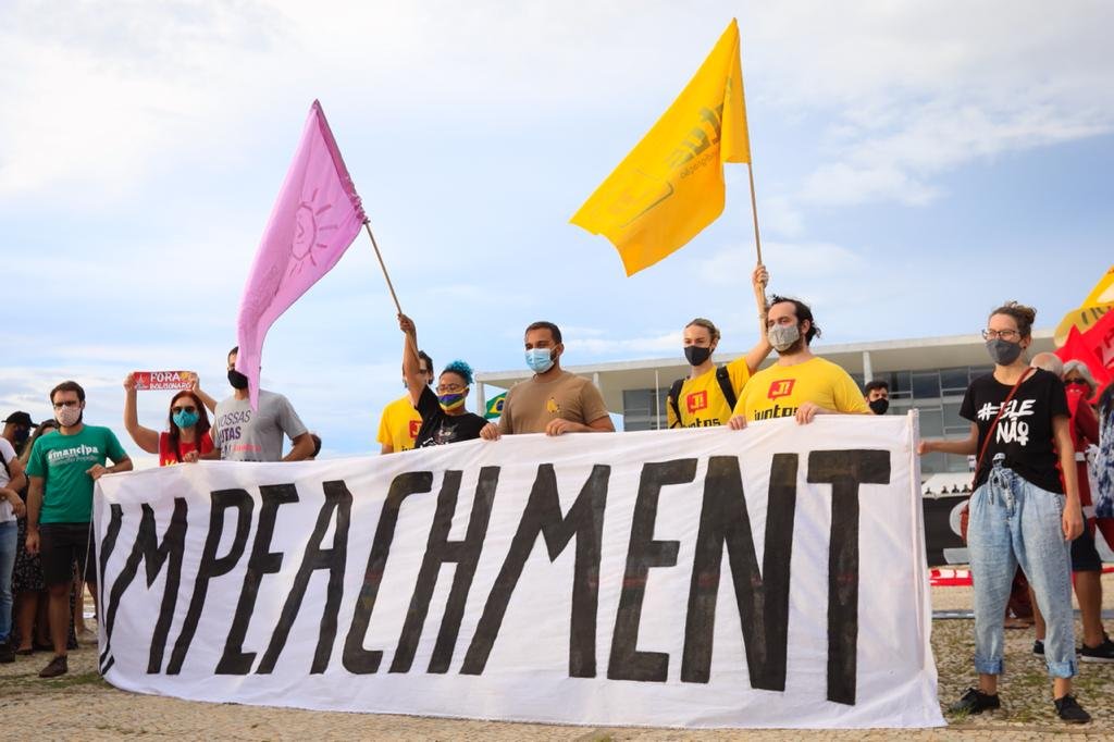 Militantes de esquerda protestam em Brasília contra Bolsonaro e por ... Militantes de esquerda protestam em Brasília contra Bolsonaro e por ...