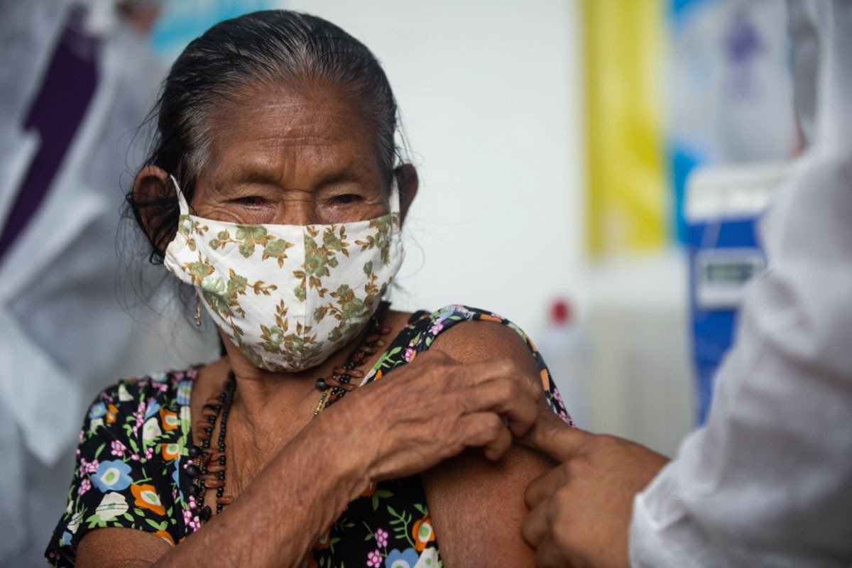 Choro e emoção marcam início da vacinação contra a Covid-19 em terras ...