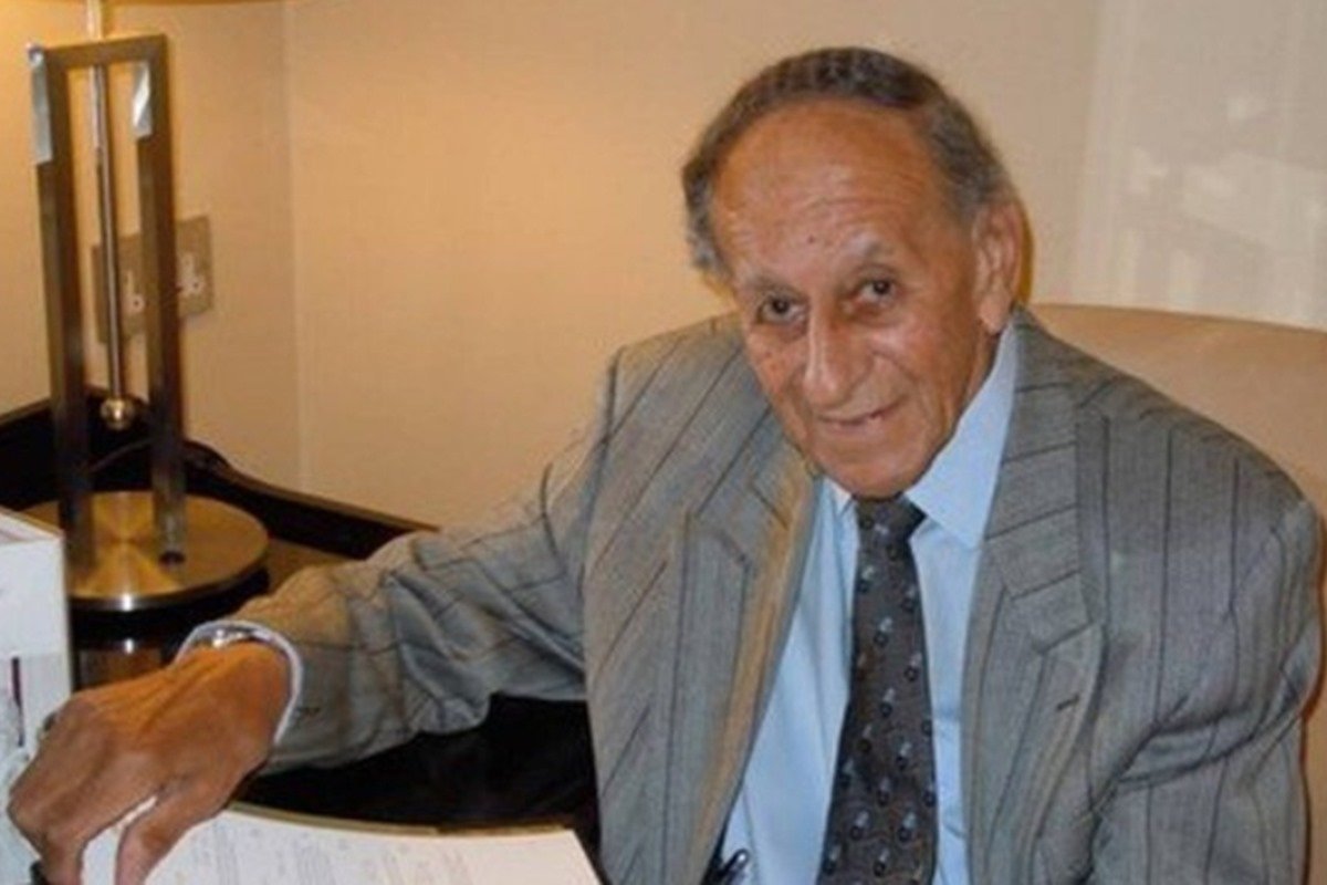 Primeiro treinador negro do futebol inglês, Tony Collins morre aos 94 ...