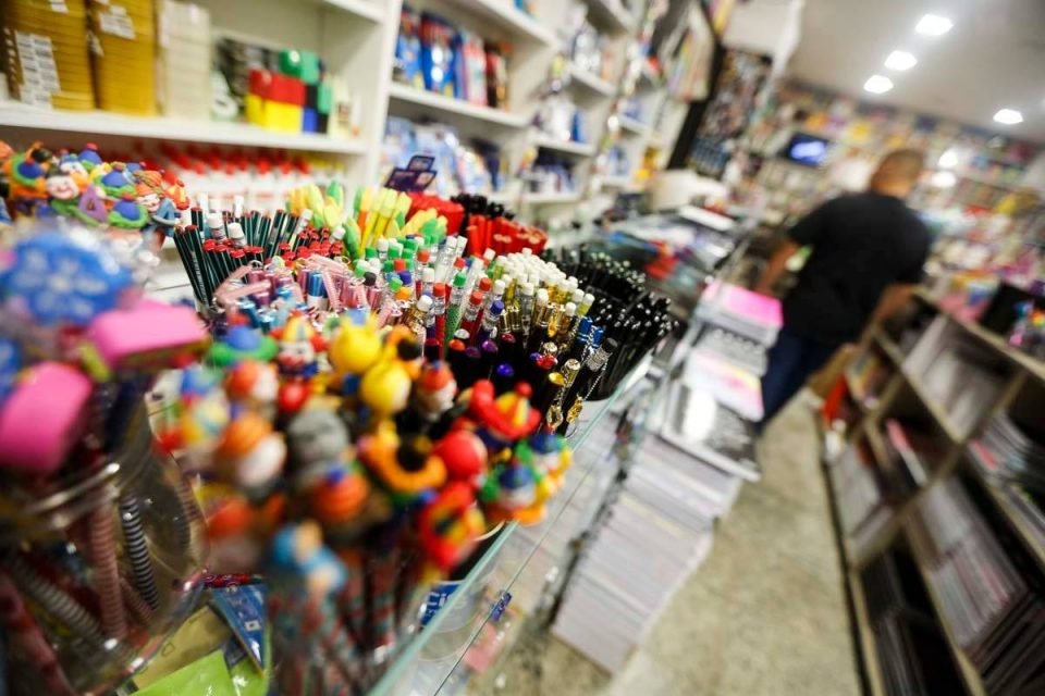 Começa distribuição do Cartão Material Escolar no DF. Veja regras ...