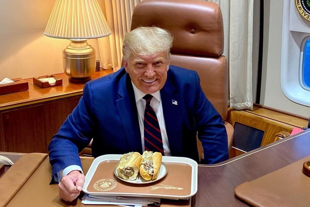 Avião Com Donald Trump Tem Falha No Motor E Faz Pouso De Emergência