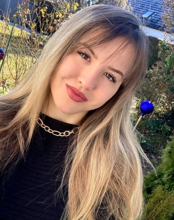 Cabeça de “balão”: boxeadora fica com rosto muito inchado após choque ...