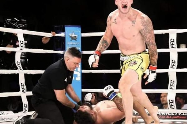 Lutador de MMA é morto a tiros e namorada é baleada nos Estados Unidos ...