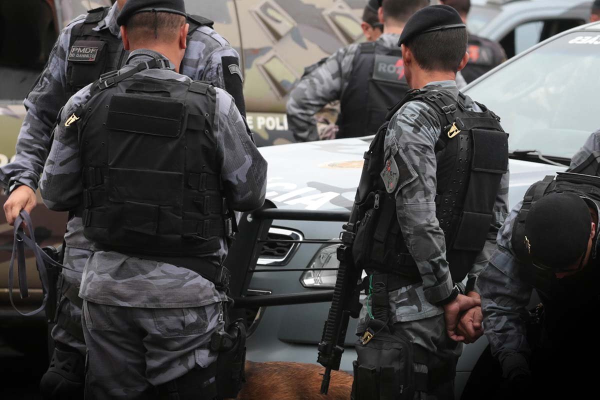 Veto de Bolsonaro barra 1.128 contratações na PMDF e no CBMDF | Metrópoles