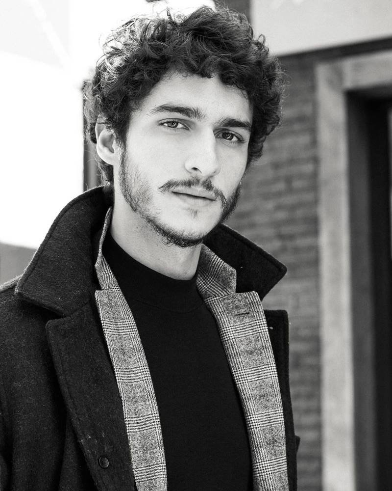 Jullio Reis, novo affair de Manu Gavassi, compartilha foto pelado ...