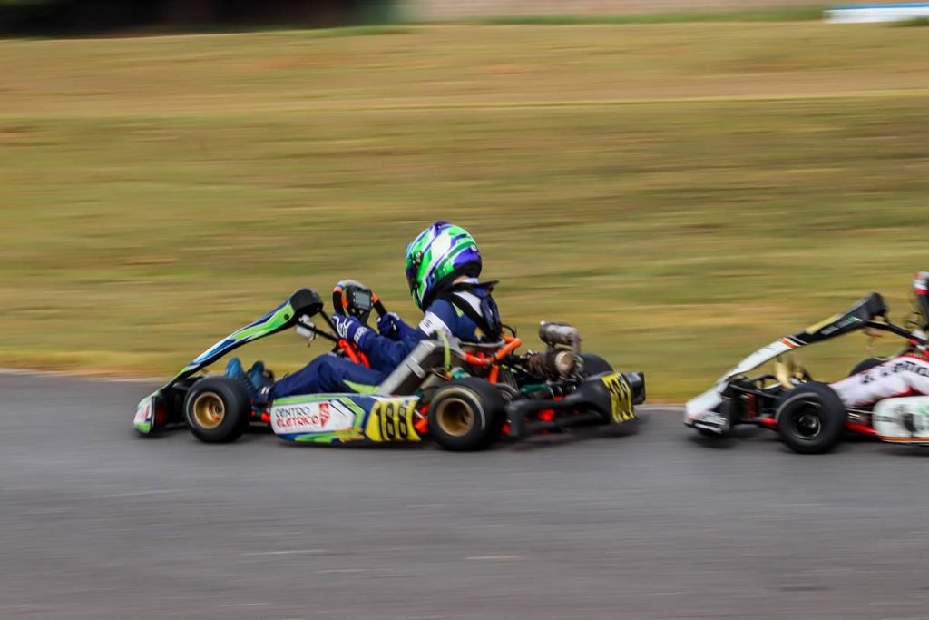 Com participação de Piquet e Paco Britto, DF retoma provas de kart ...