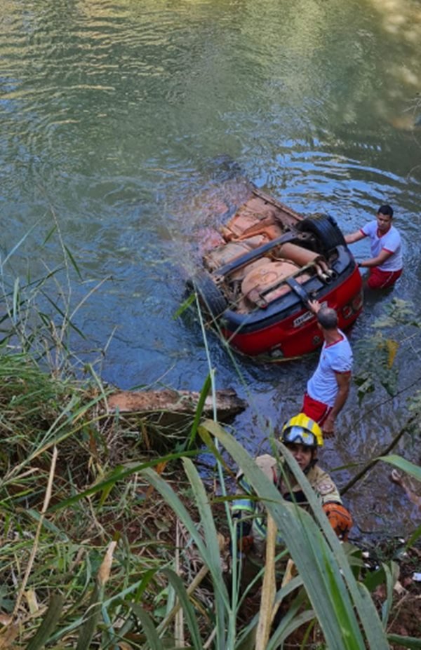 Casal é Encontrado Morto Dentro De Carro Em Córrego No Df Veja Vídeo