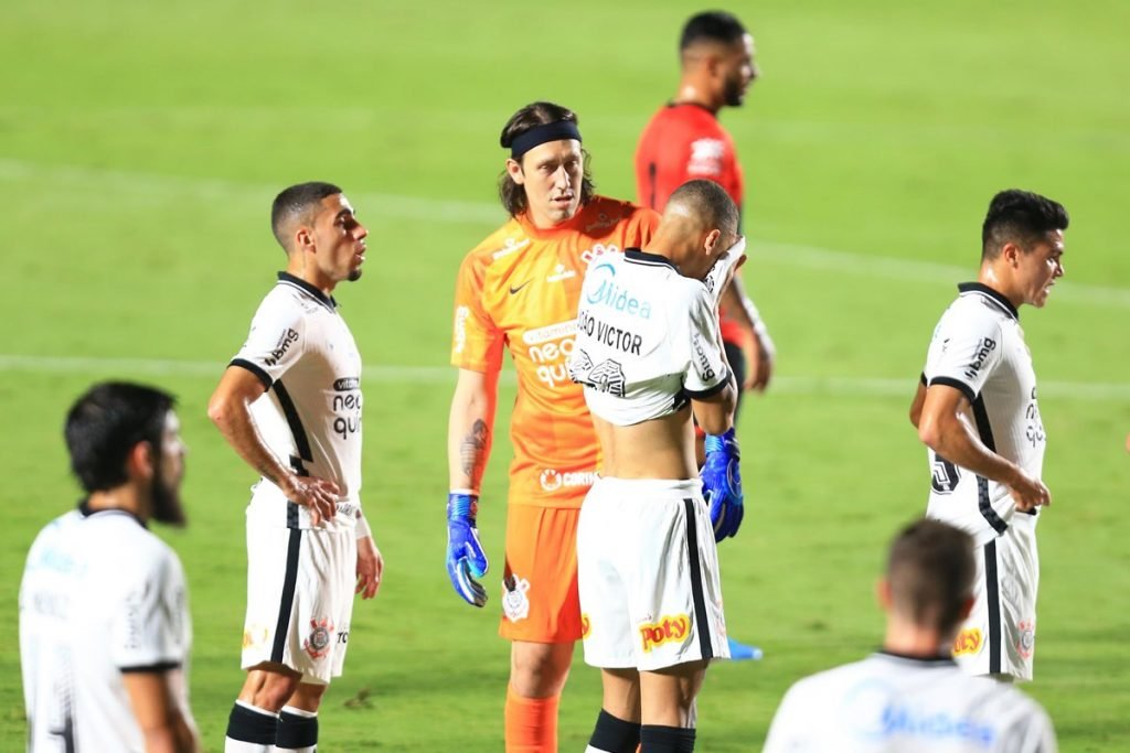 Goleiro Cássio, do Corinthians, é parado em blitz e tira foto com fãs ...