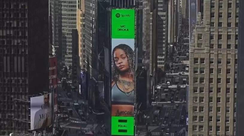 Mc Dricka, a Rainha dos Fluxos, coloca o funk em telão na Times Square ...