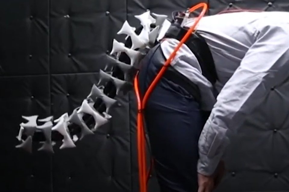 Uma cauda robótica para humanos? Sim, ela existe. Veja o vídeo | Metrópoles