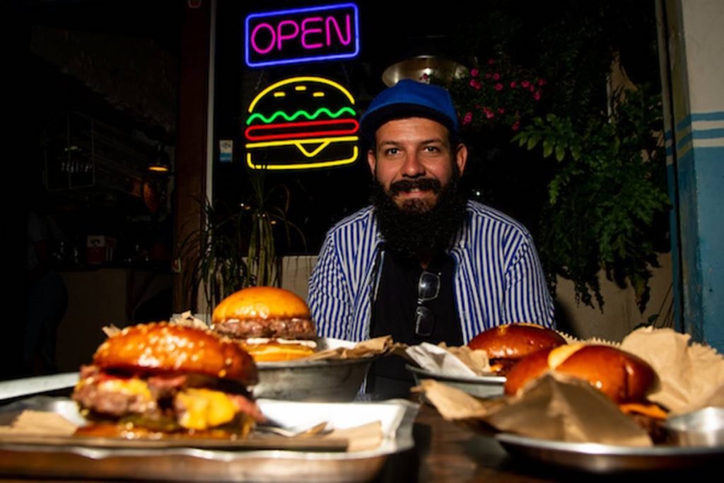 Madre Teresa Deli: experiência autêntica, um hambúrguer abençoado ...