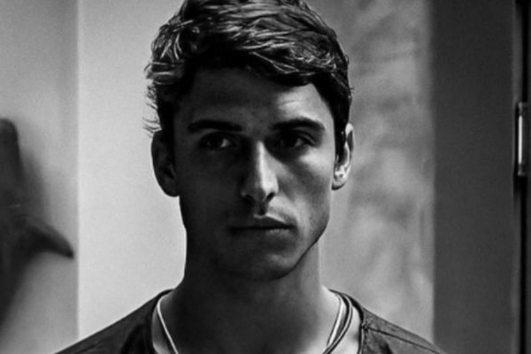Felipe Prior sensualiza em ensaio fotográfico e web reage: “Ah pronto ...