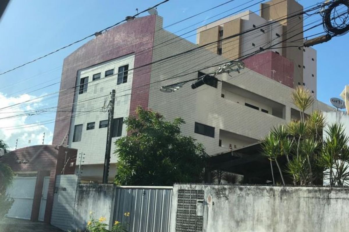 Homem pula de prédio para tentar fugir da polícia em João Pessoa ... Homem pula de prédio para tentar fugir da polícia em João Pessoa ...