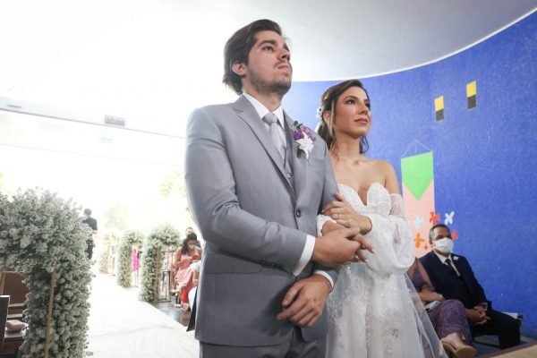 Beatriz Venâncio e Leonardo Argolo dizem “sim” na Igrejinha da Asa Sul | Metrópoles