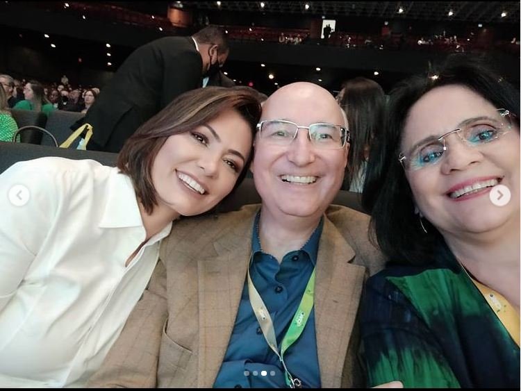 Com Damares, Michelle Bolsonaro vai à convenção promovida pelo enteado ...