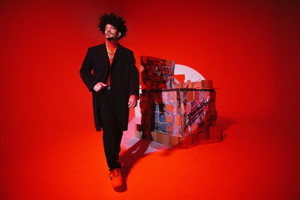 Cesar MC lança primeiro álbum com "as bênçãos" de Emicida e Djonga