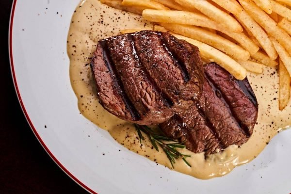 Filé com fritas: restaurante L’Entrecôte de Paris servirá novo prato ...