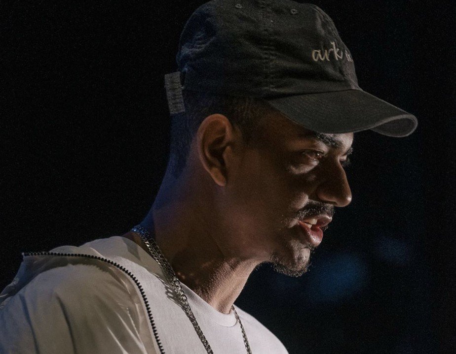 Cesar MC lança primeiro álbum com “as bênçãos” de Emicida e Djonga ...