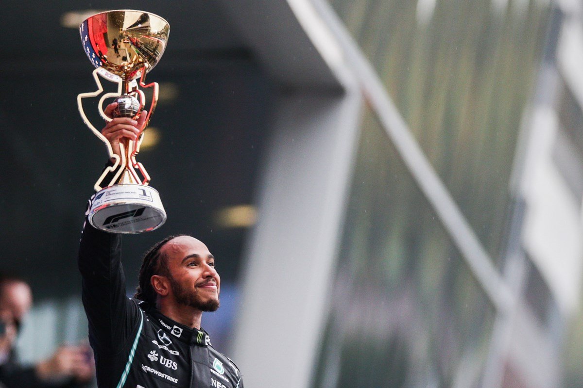 Debaixo de chuva, Hamilton conquista 100º título da carreira no GP da ...