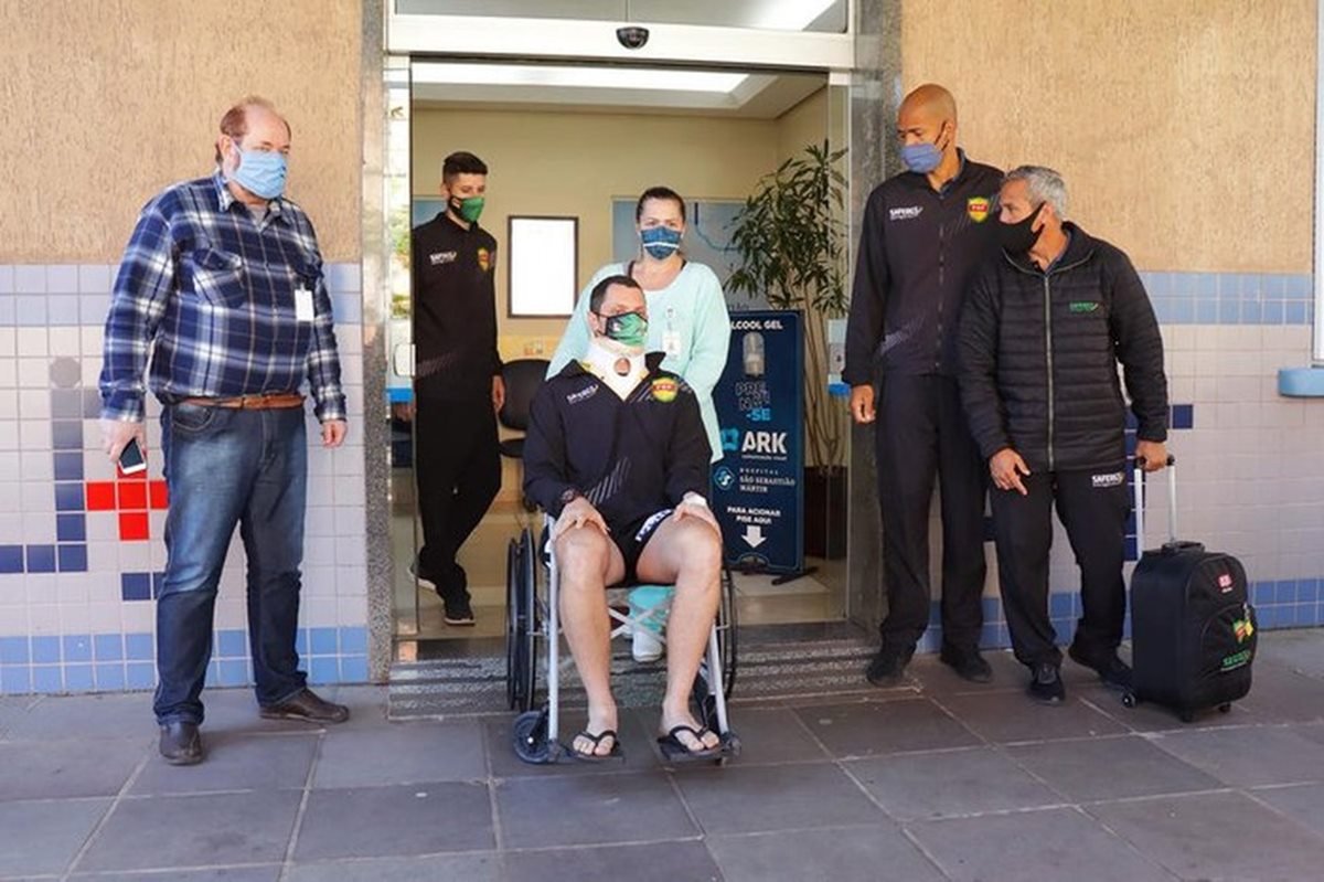 Rodrigo Crivellaro, árbitro agredido no RS, precisará de cirurgia na ...