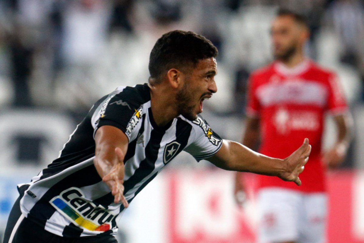 Botafogo vence confronto direto contra o CRB e se consolida no G4 ...