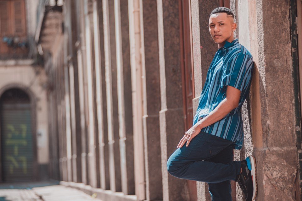 Ex-entregador de lanches, Victor Alves, vencedor do The Voice, lança EP ...