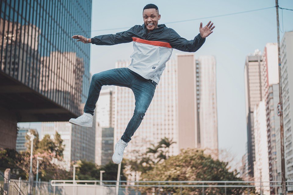 Ex-entregador de lanches, Victor Alves, vencedor do The Voice, lança EP ...