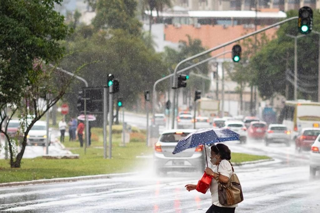 Fotos. Diversos pontos do DF registram pancadas de chuva nesta 5ª ...