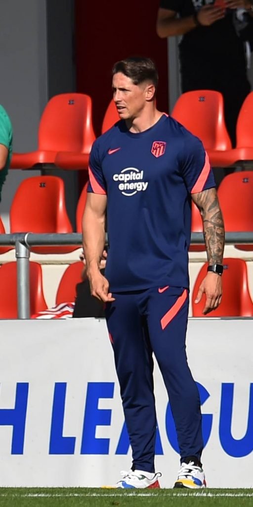 Exagerou no whey? Forma física de ex-atacante Fernando Torres ...