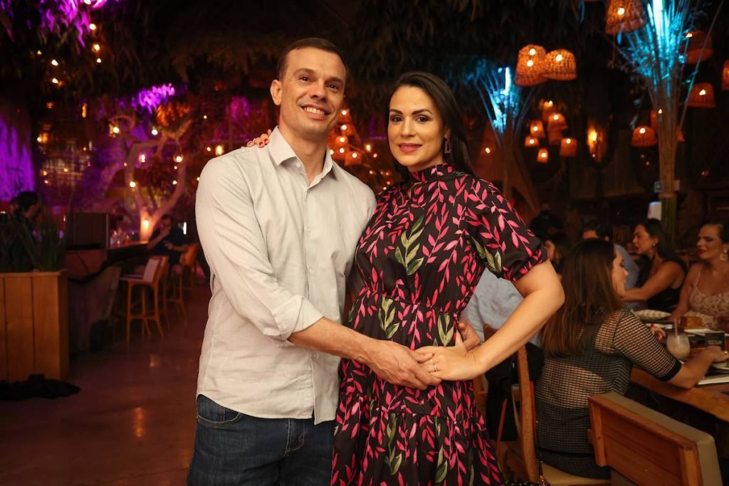 Carolina Mendes celebra aniversário com amigos no Maaya | Metrópoles