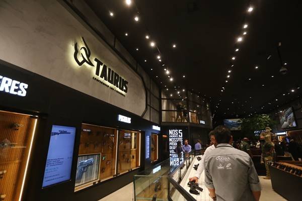 Taurus abre loja em Brasília, onde foi alvo de reclamações de polícias ...