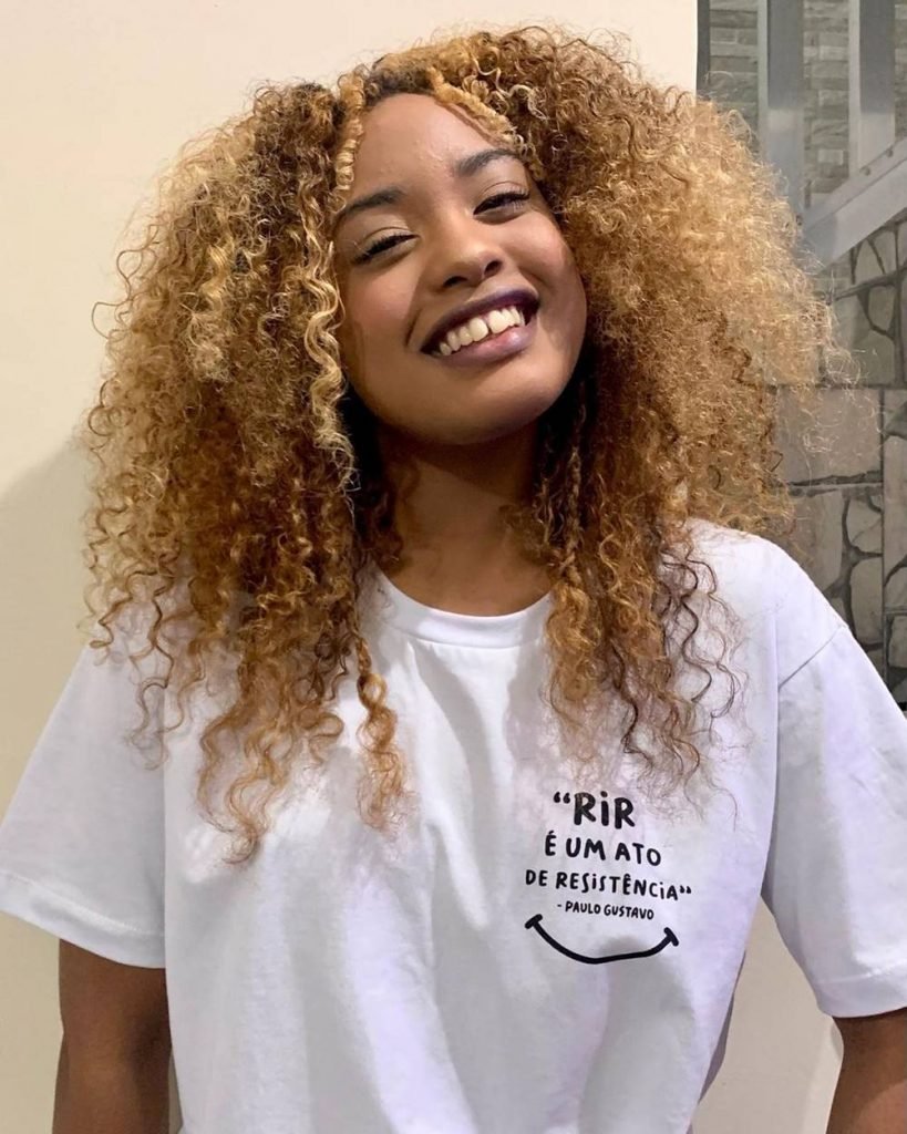 Conheça Mariah Nala, cantora de 15 anos que encantou Paulo Gustavo ...