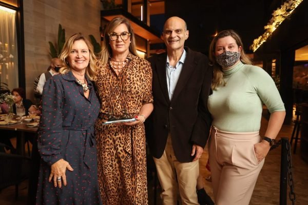 Ana Paula Hoff celebra aniversário em surpresa feita pela AMA Brasília ...