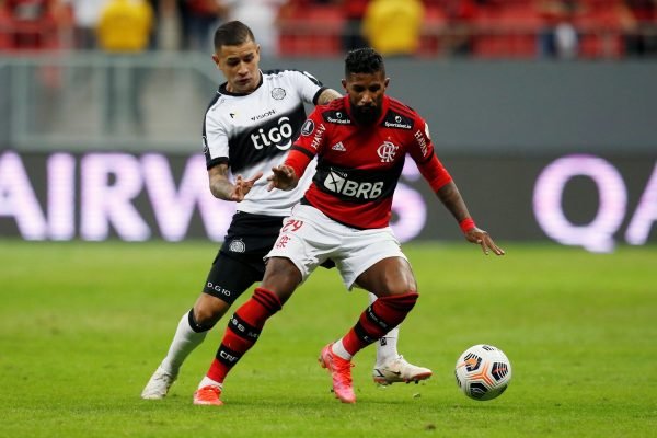 Time da Grécia anuncia contratação de Rodinei, ex-Flamengo | Metrópoles