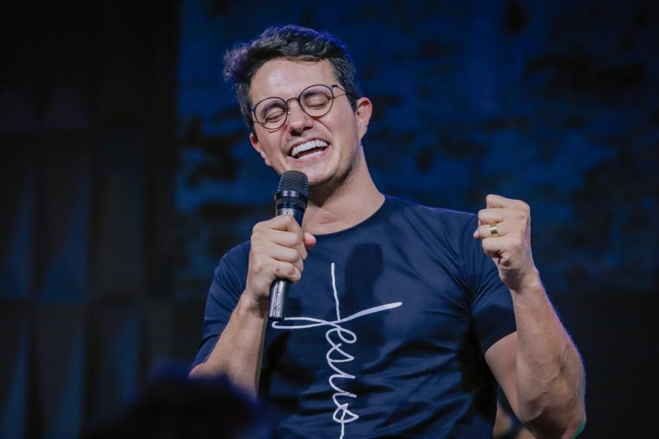 Deive Leonardo supera 30 mil inscritos em sete horas para A Resposta ...