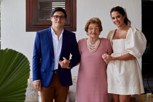 Carol Valença e Caetano Tonet Camargo celebram noivado no Lago Sul ...