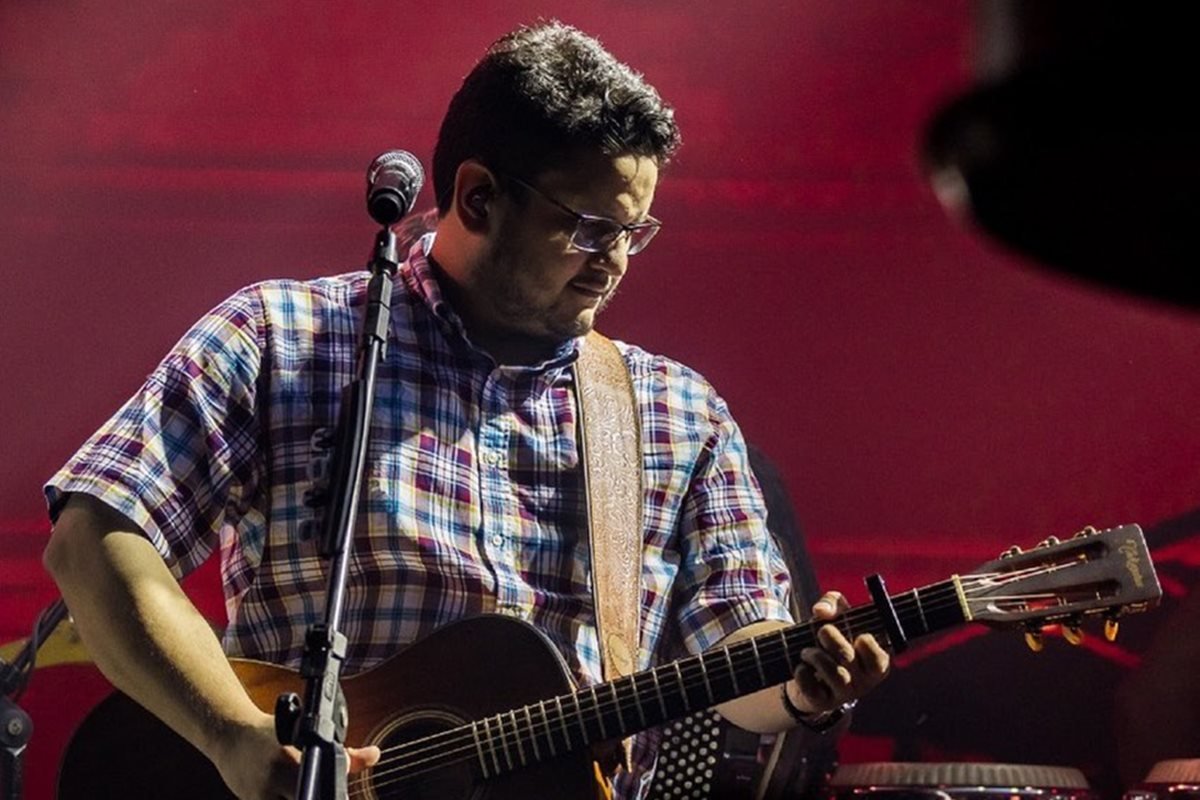 Fãs relatam que Maurílio desmaiou ainda no palco do show | Metrópoles