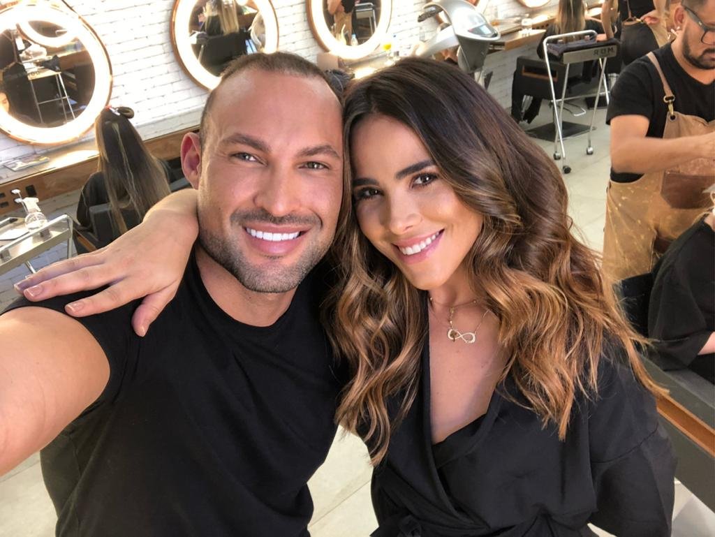 Conheça cabeleireiro ícone das famosas, que mudou visual de Virgínia ...