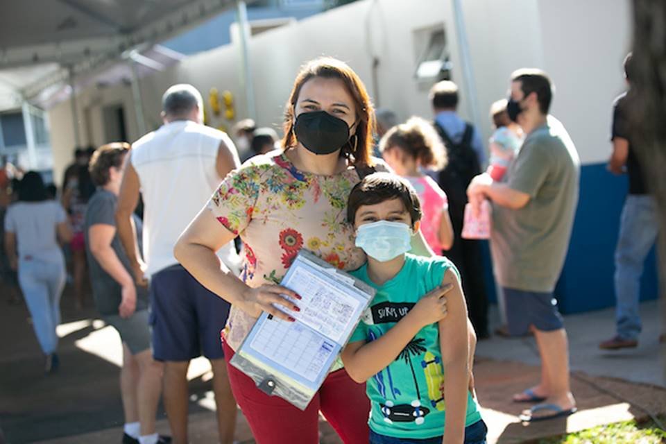 Veja onde vacinar crianças e adultos contra Covid no DF nesta 2ª feira ...