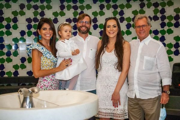 Donatella Ribeiro Caputo Bastos é batizada na Catedral de Brasília ...